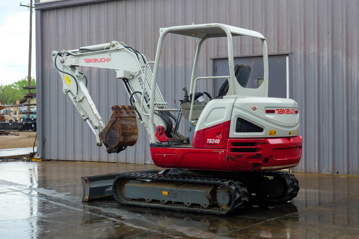 2017 Takeuchi TB240
